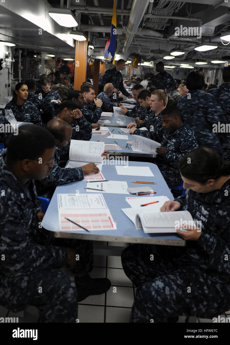 100902-N-4973M-028 EVERETT, Wash. (Sept. 2, 2010) Sailors aboard the ...