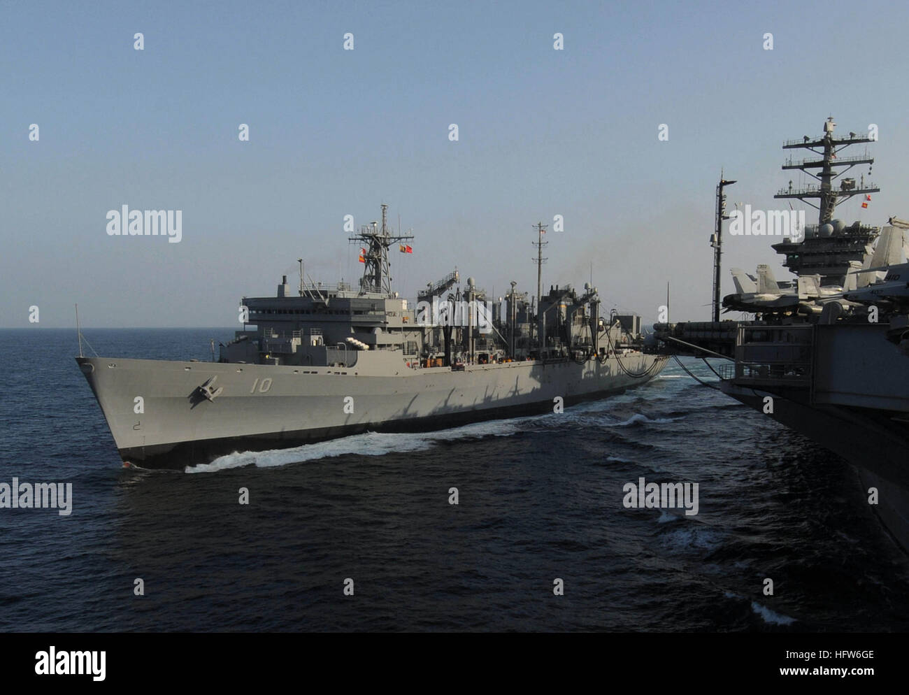 Usns bridge t aoe 10 hi-res stock photography and images - Alamy