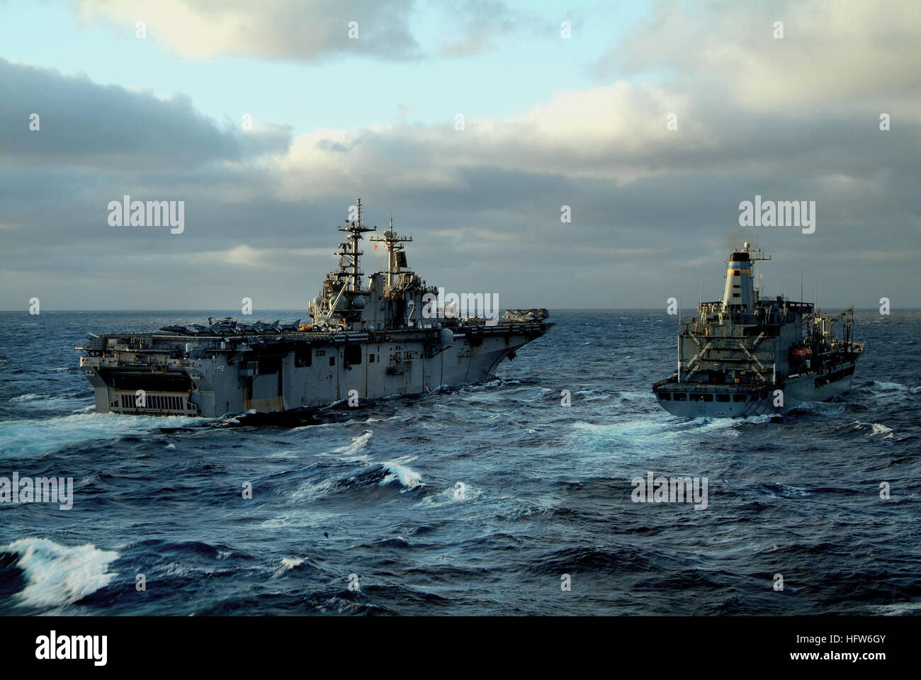 Uss essex hi-res stock photography and images - Alamy