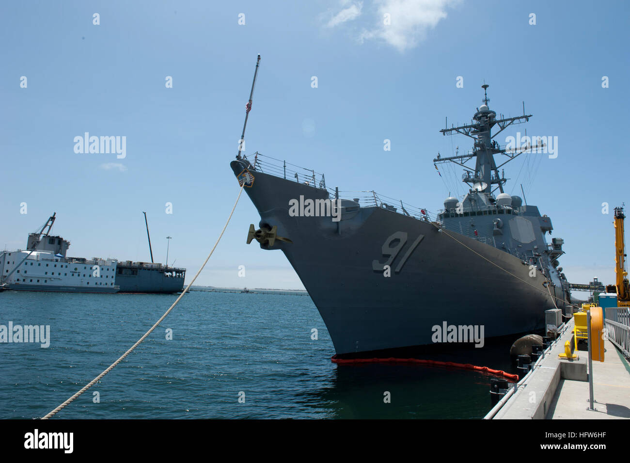 110727-N-RR095-001 SAN DIEGO (July 27, 2011) The Arleigh Burke-class ...