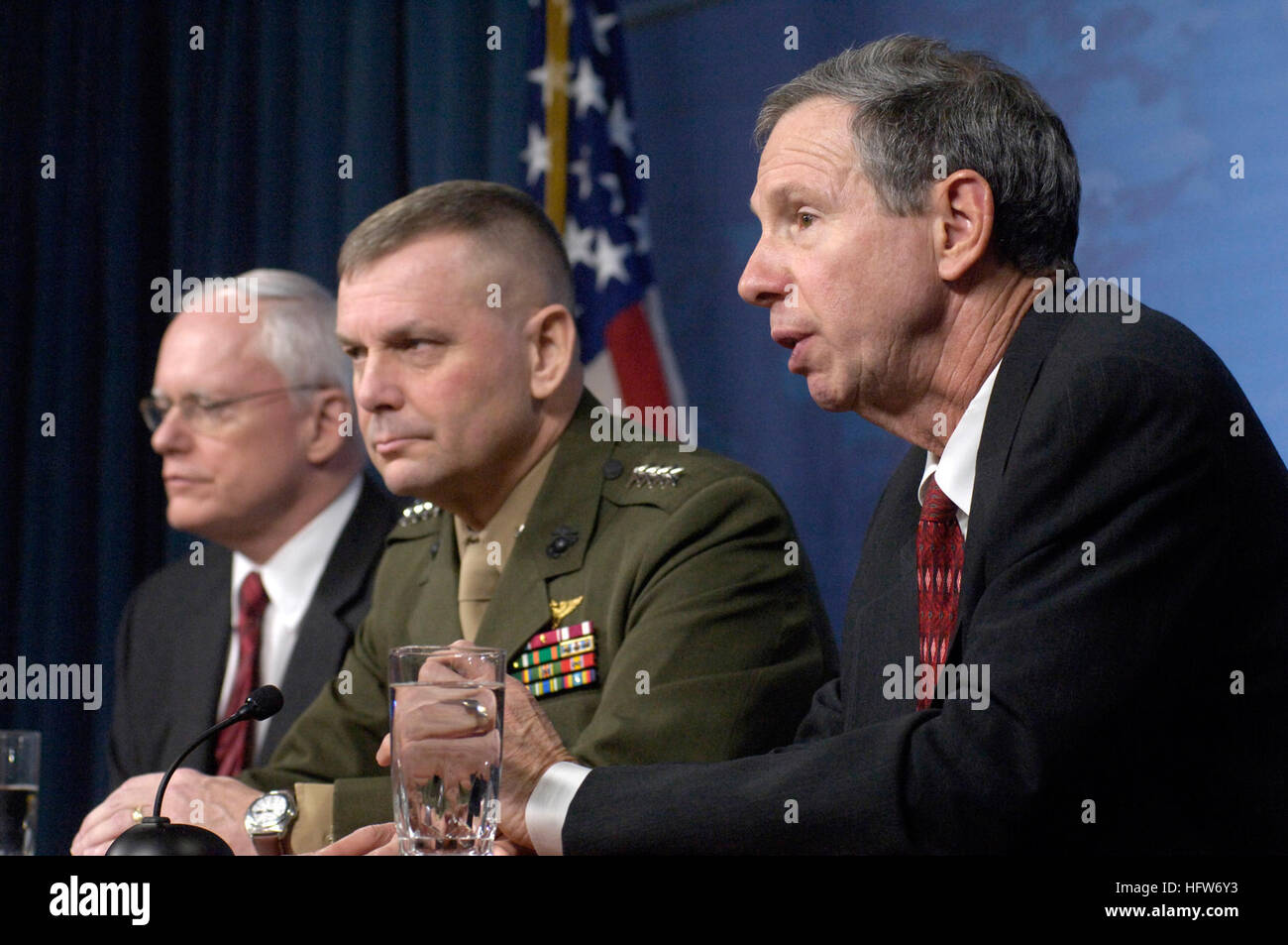 Marine corps gen james cartwright hi-res stock photography and images ...