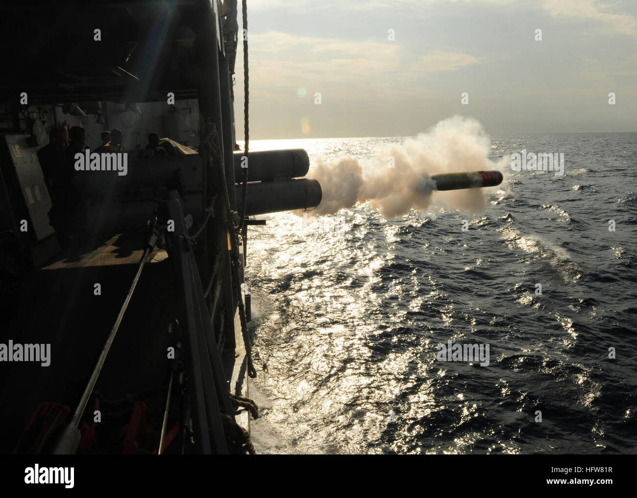 U s navy released uss klakring ffg 42 hi-res stock photography and ...