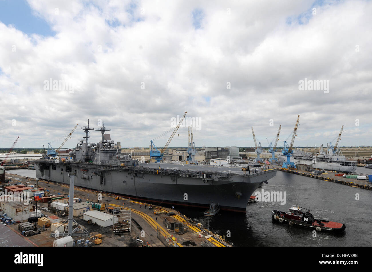 090911-N-9774H-106 PORTSMOUTH, Va. (Sept. 11, 2009) The amphibious ...