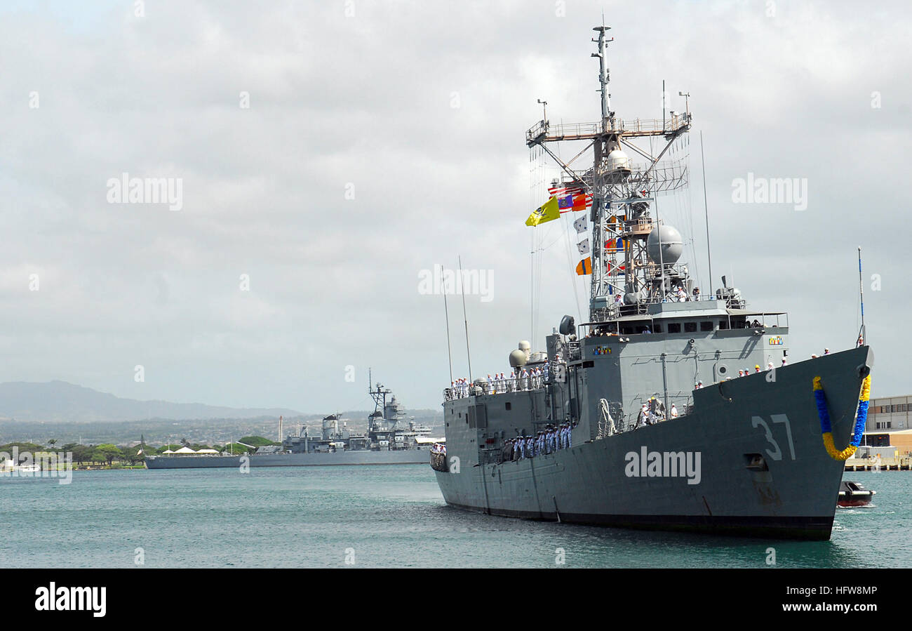 Oliver hazard perry class guided missile frigate uss crommelin ffg 37 ...