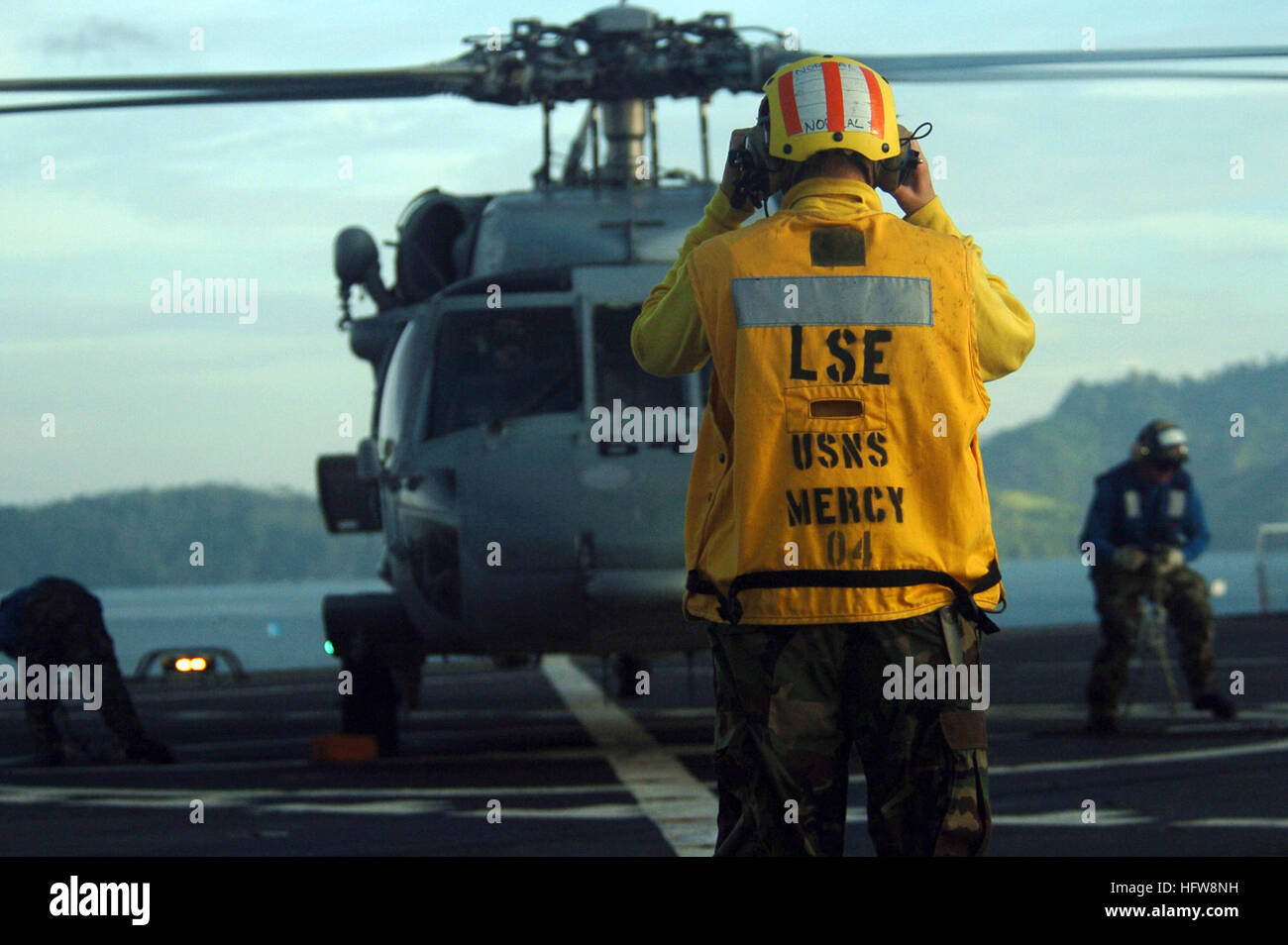 An MH-60S Seahawk helicopter from Helicopter Combat Squadron 21 ...
