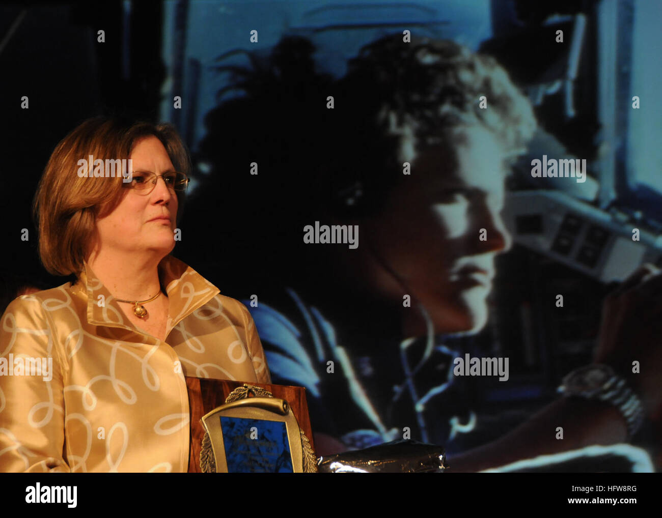 100227-N-5812W-001 ORLANDO, Fla. (Feb. 27, 2010) Astronaut and U.S ...