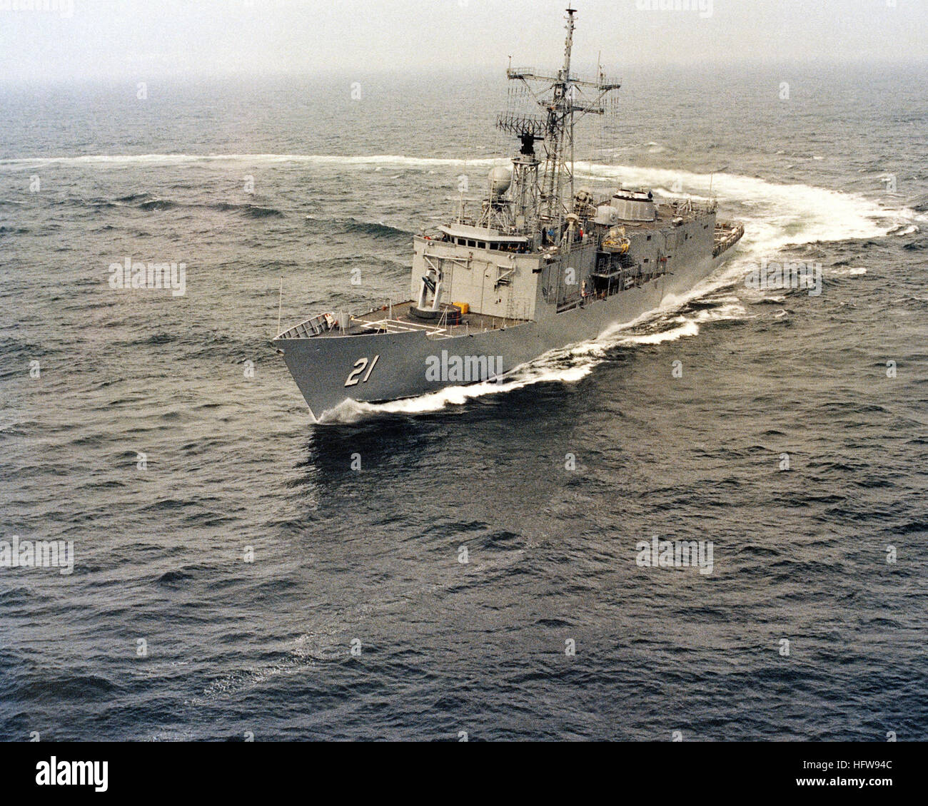 Starboard bow view frigate uss hi-res stock photography and images - Alamy