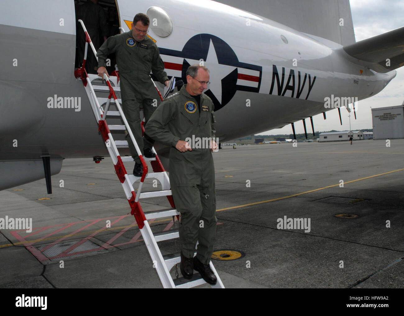 Adm jonathan greenert commander u s hi-res stock photography and images ...