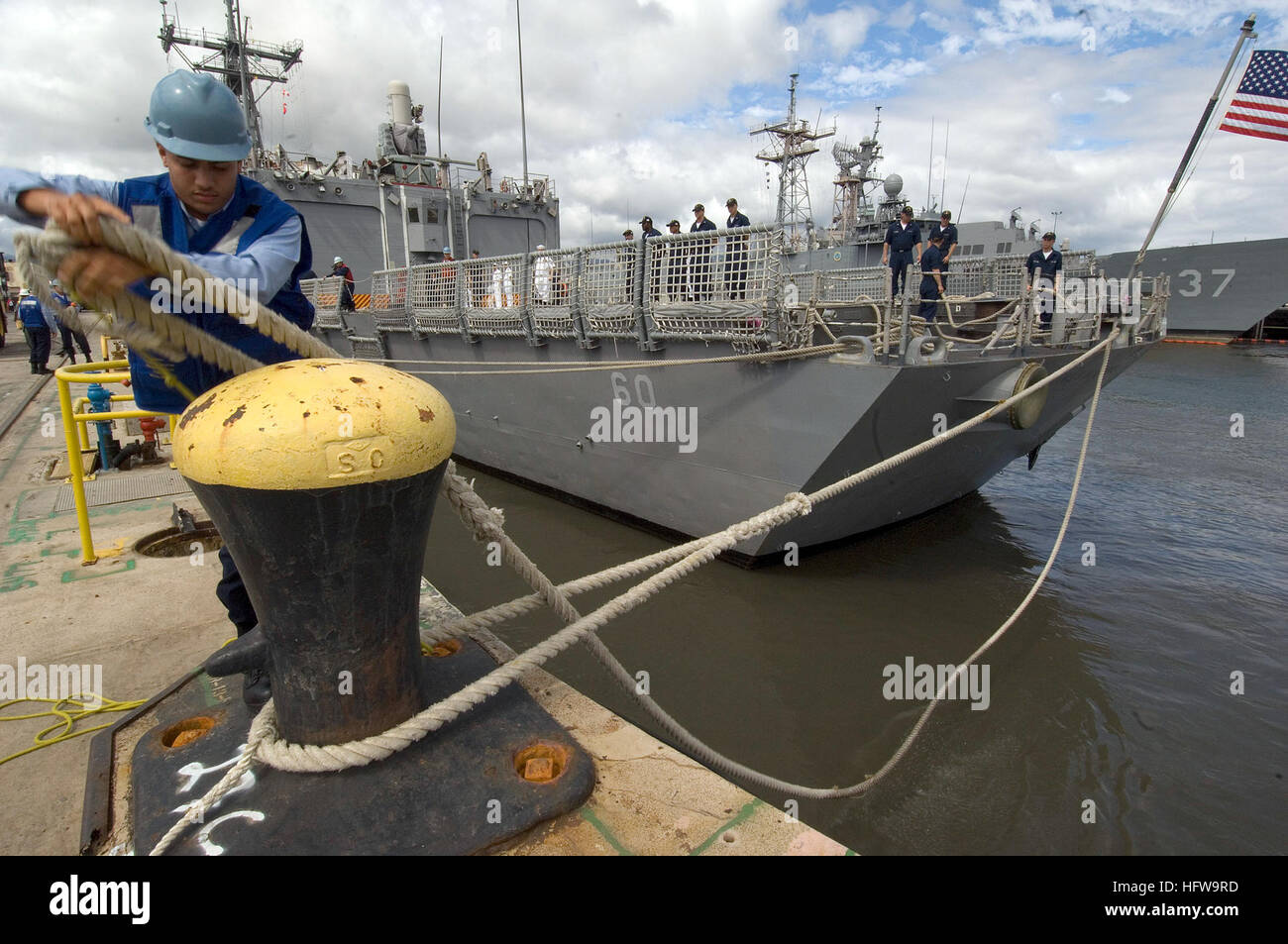 080627-N-6430R-143 PEARL HARBOR, Hawaii (June 27, 2008) Seaman Cesar ...