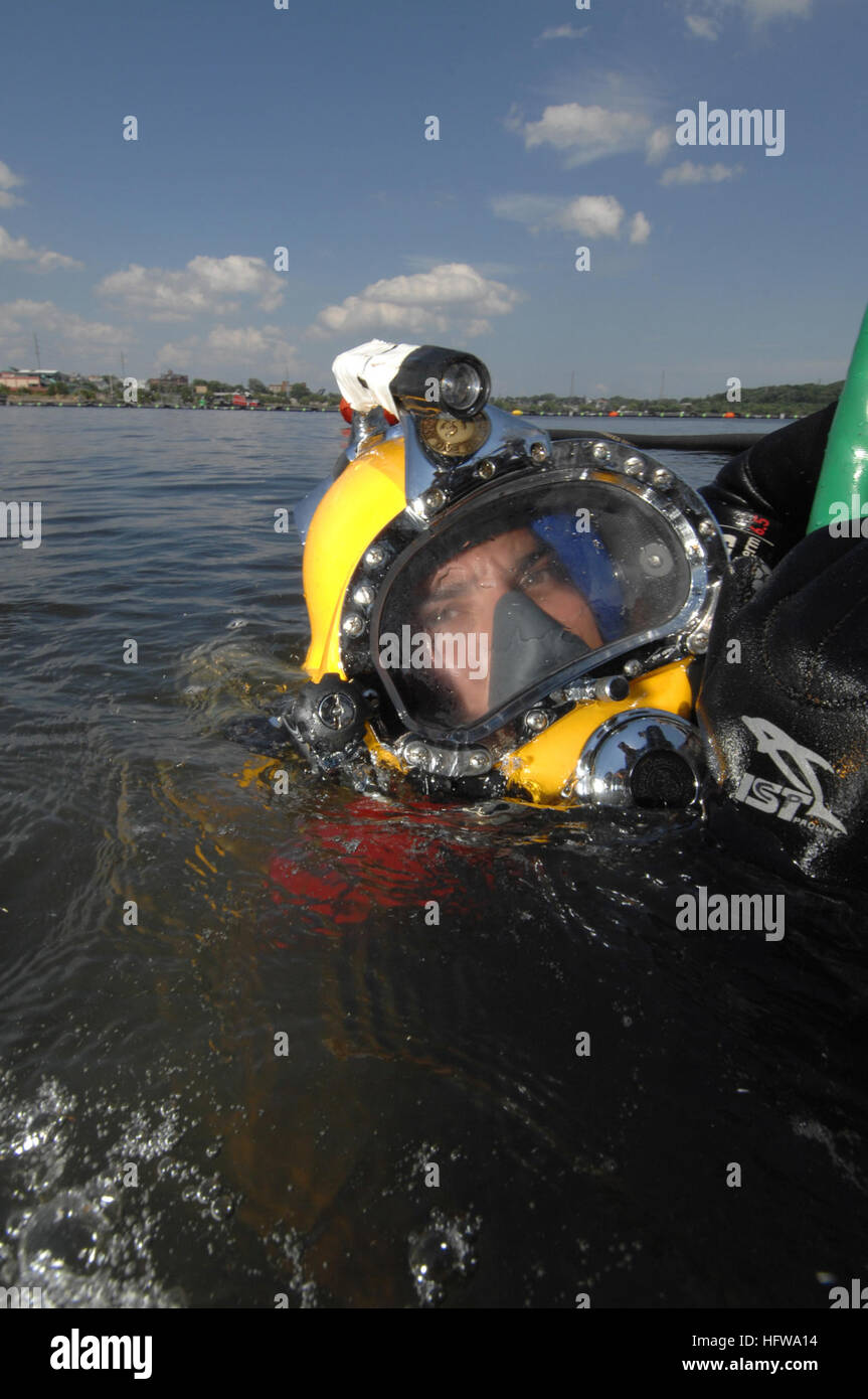 Naval expeditionary combat command de combat camera underwater photo ... Naval expeditionary combat command de combat camera underwater photo ...