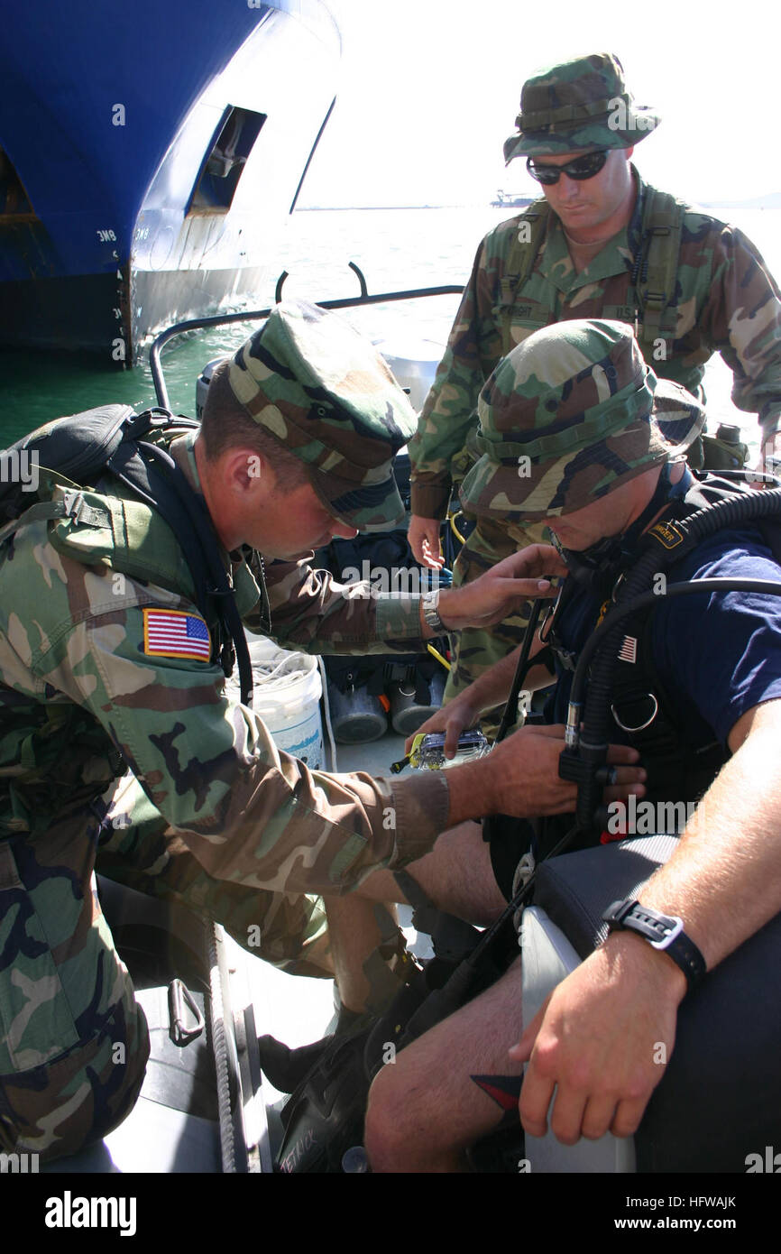 Australia navy pier underwater hi-res stock photography and images - Alamy