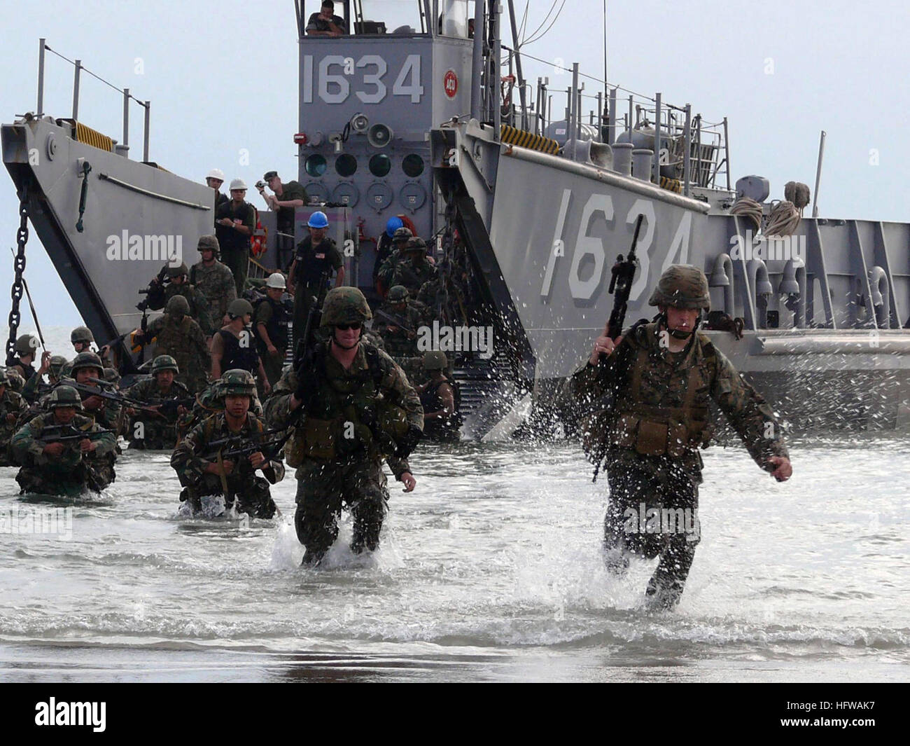 Us army lcu landing craft hi-res stock photography and images - Alamy