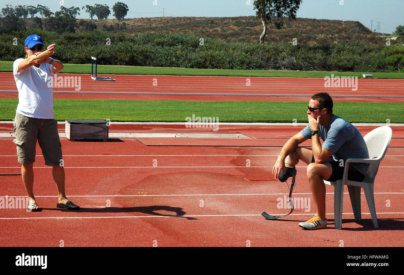Paralympics track and field coach hi-res stock photography and images ...