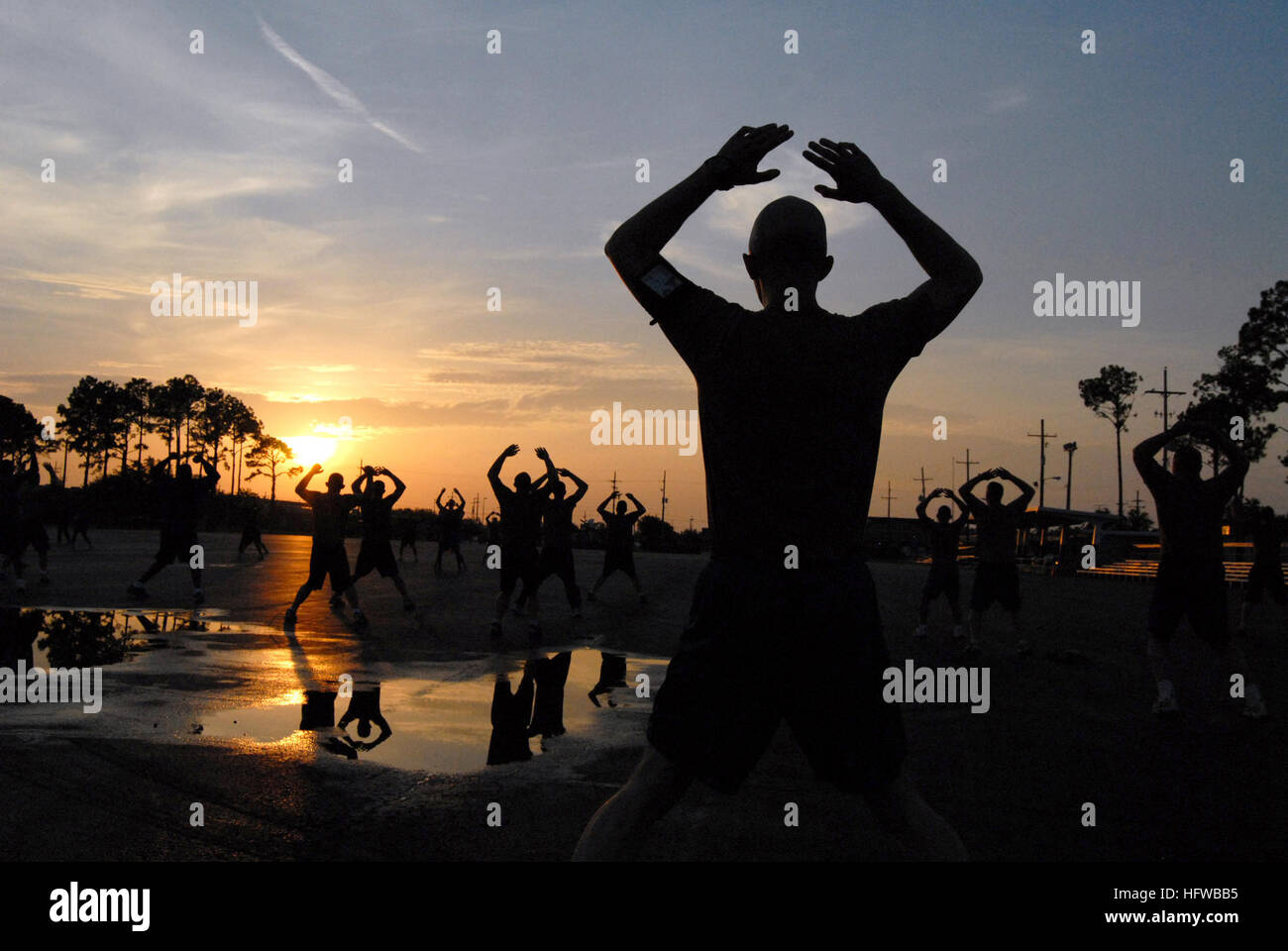 Navy physical fitness assessment hi-res stock photography and images ...