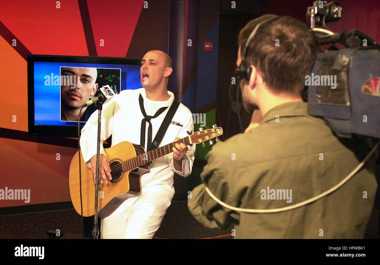 American idol finalist hi-res stock photography and images - Alamy