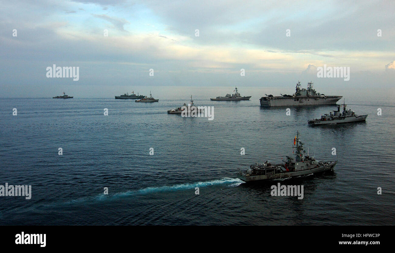 Uss tarawa hi-res stock photography and images - Alamy