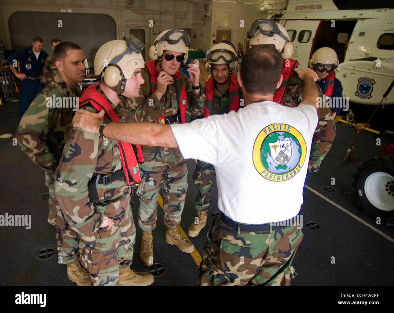 U s navy seabees assigned to amphibious construction battalion 1 hi-res ...