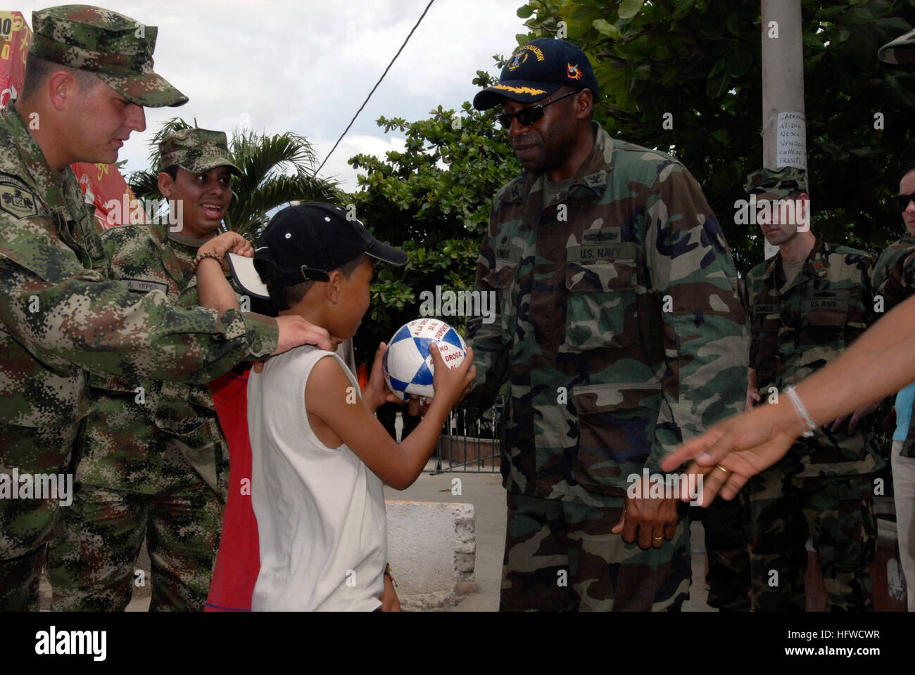 080827-N-9774H-080 SANTA MARTA, Colombia (Aug. 27, 2008) Capt ...