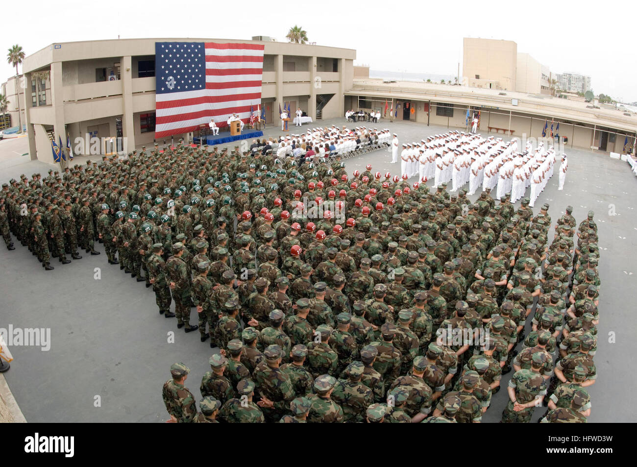 080829-N-3398B-075 CORONADO, Calif. (Aug. 29, 2008) Cmdr. Brian W ...