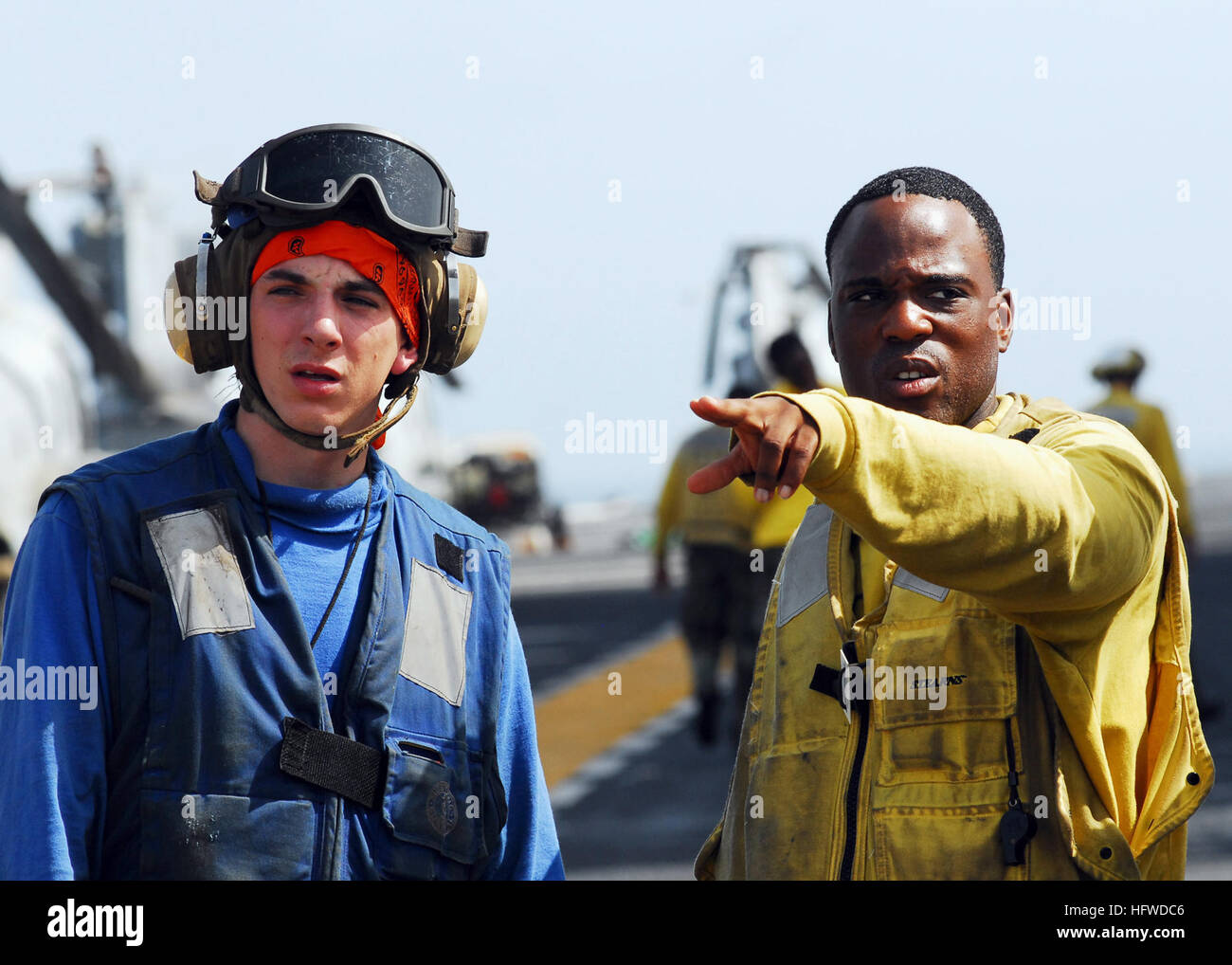 Us navy deck crew members hi-res stock photography and images - Alamy
