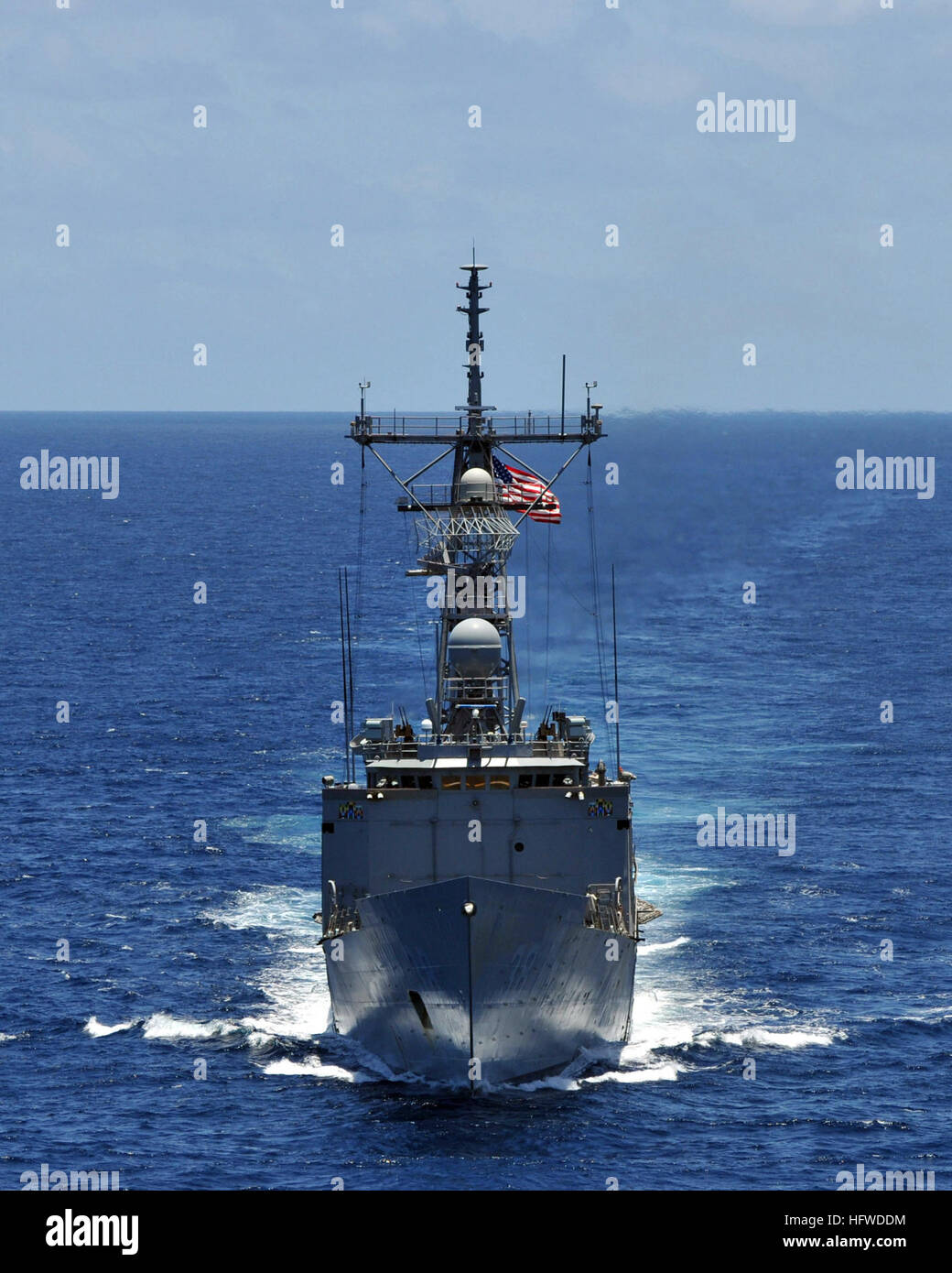 Oliver hazard perry class frigate hi-res stock photography and images ...