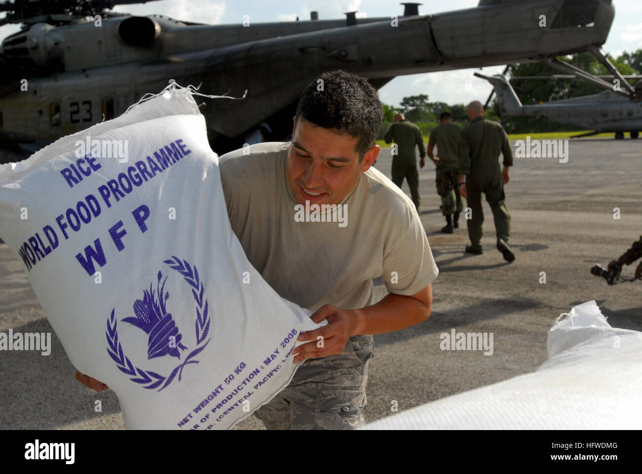 080910-N-3595W-448 LAS CEYES, Haiti (Sept. 10, 2008) Military personnel ...