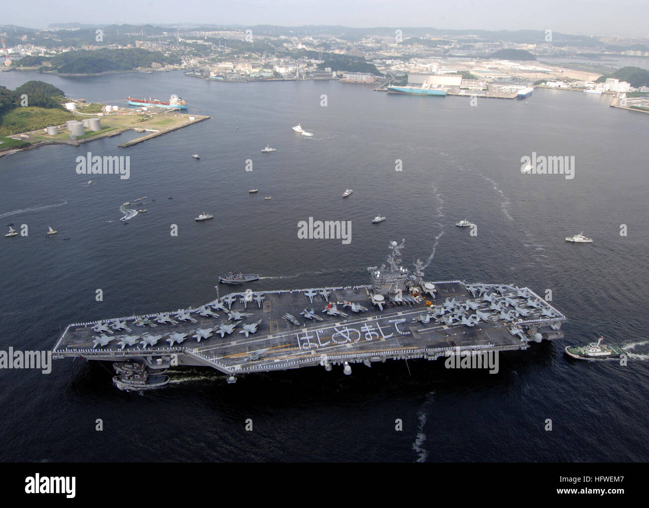 080925-N-9565D-001 YOKOSUKA, Japan (Sept. 25, 2008) Sailors aboard the ...