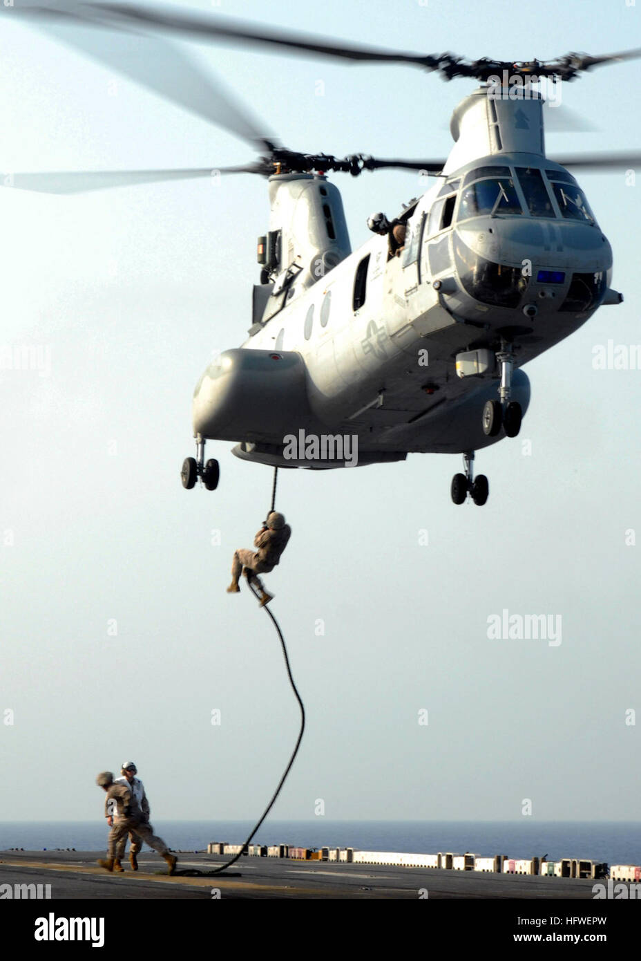 080925-N-2074H-085 RED SEA (Sept. 25, 2008) Marines from the 26th ...