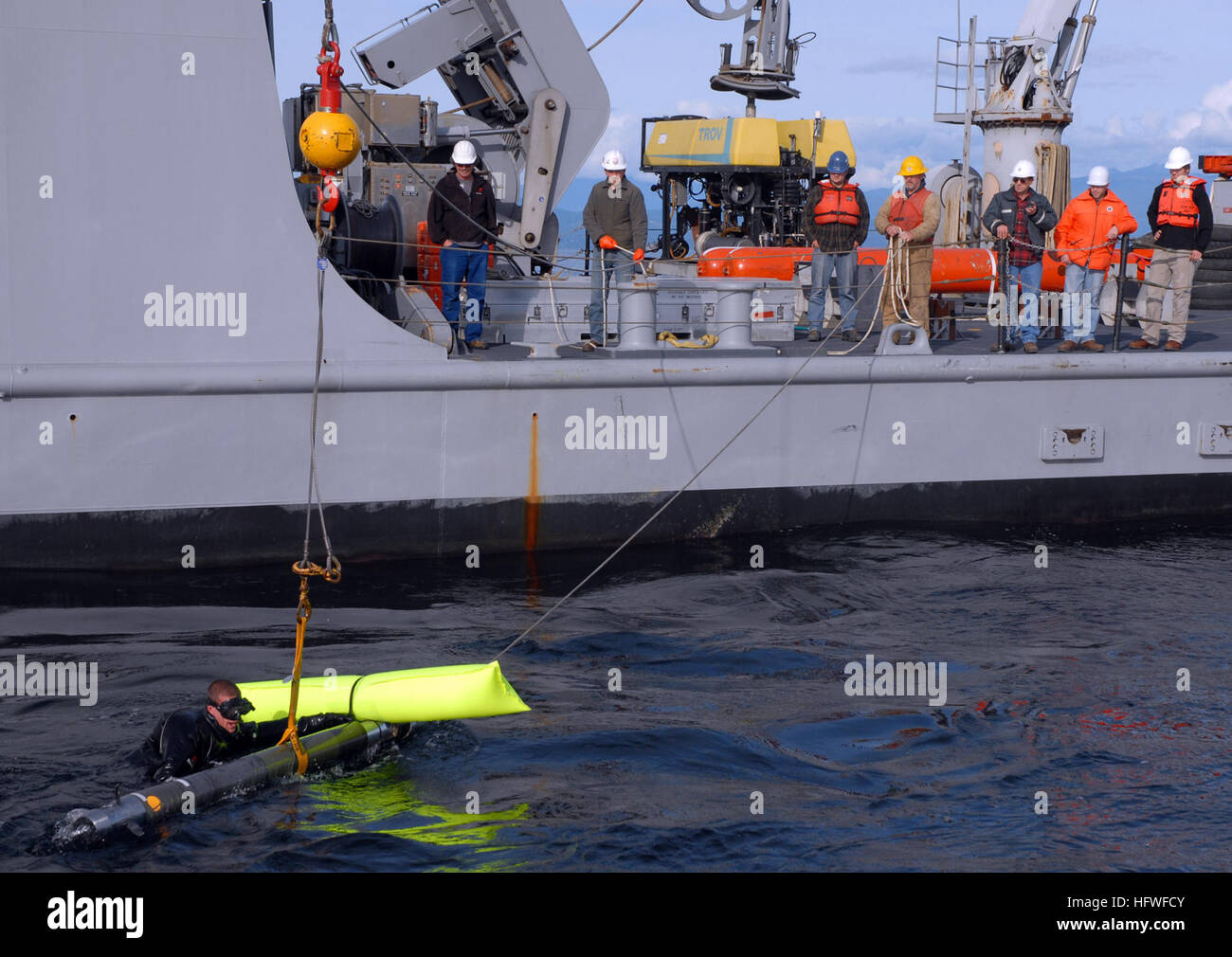 U s navy ship firing torpedo hi-res stock photography and images - Alamy