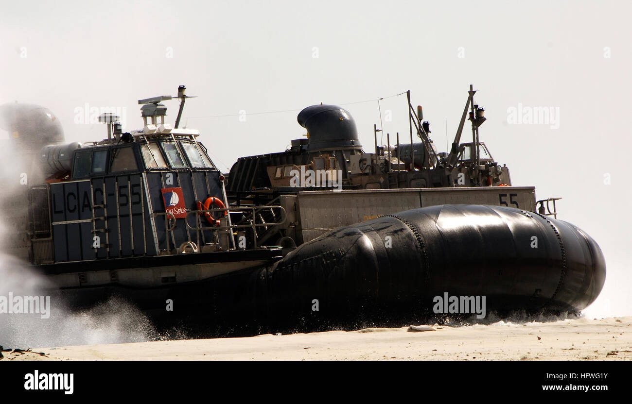 081018-N-4236E-185 MIDDLE EAST (Oct. 18, 2008) A landing craft air ...