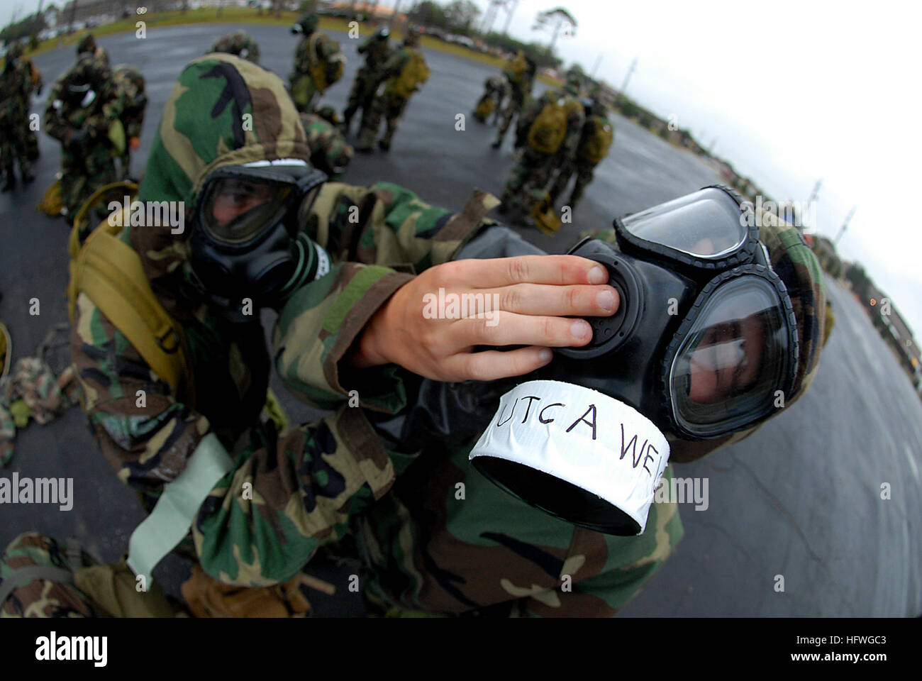 081024-N-7367K-006 GULFPORT, Miss. (Oct. 24, 2008) Utilitiesman ...