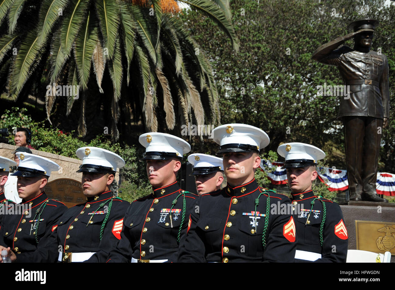 081025-N-2959L-124 SAN CLEMENTE, Calif. (Oct. 25, 2008) Marines attend ...