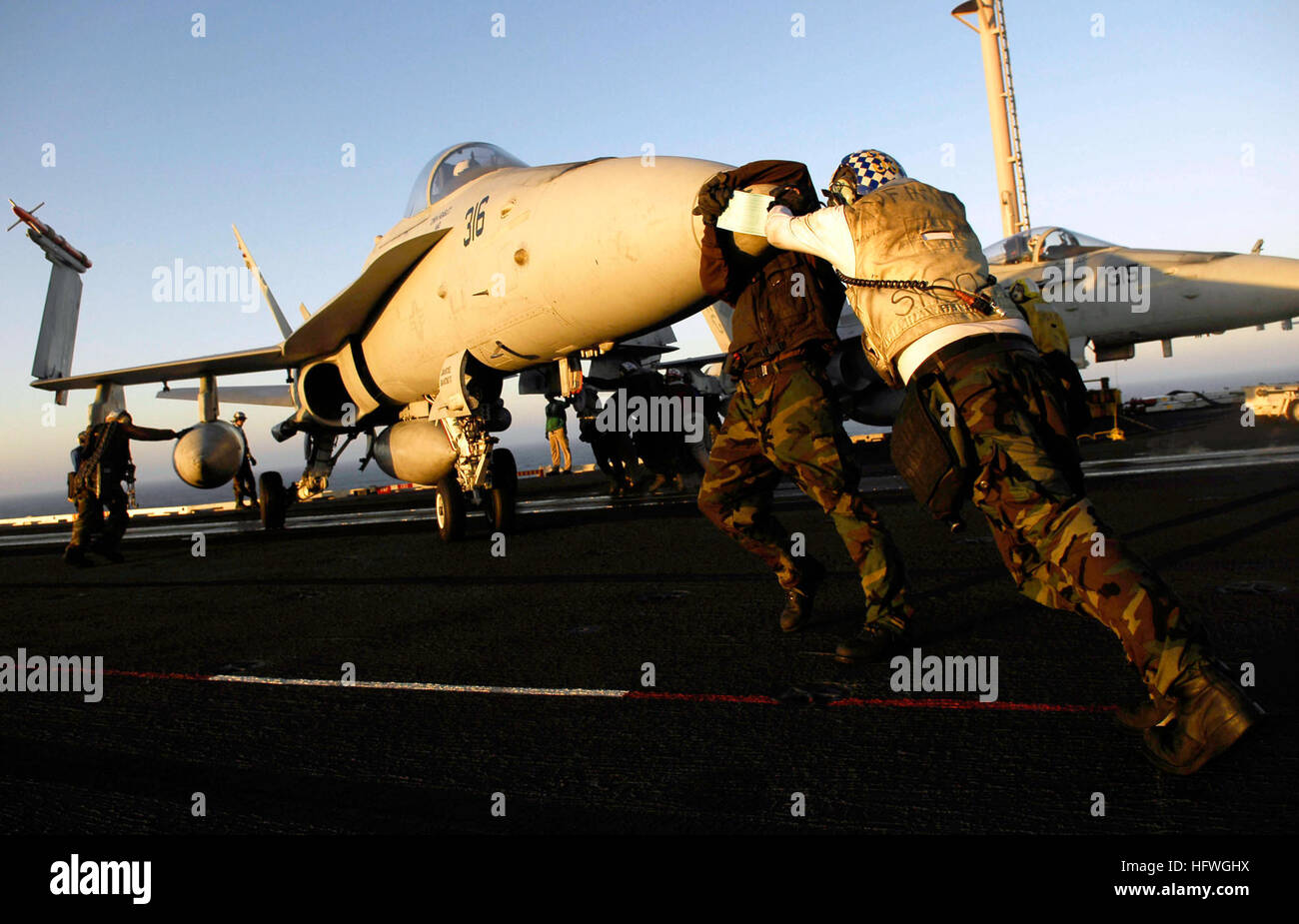 081029-N-9928E-572 PACIFIC OCEAN (Oct. 29, 2008) Sailors push an F/A ...