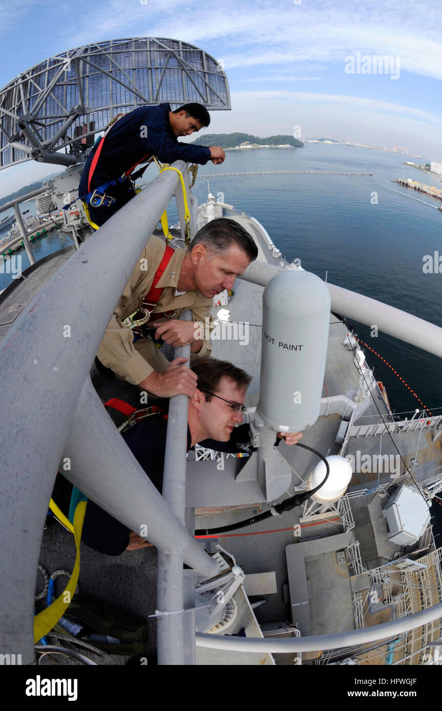 081029-N-7280V-085 YOKOSUKA, Japan (Oct. 29 2008) Capt. Thom W. Burke ...