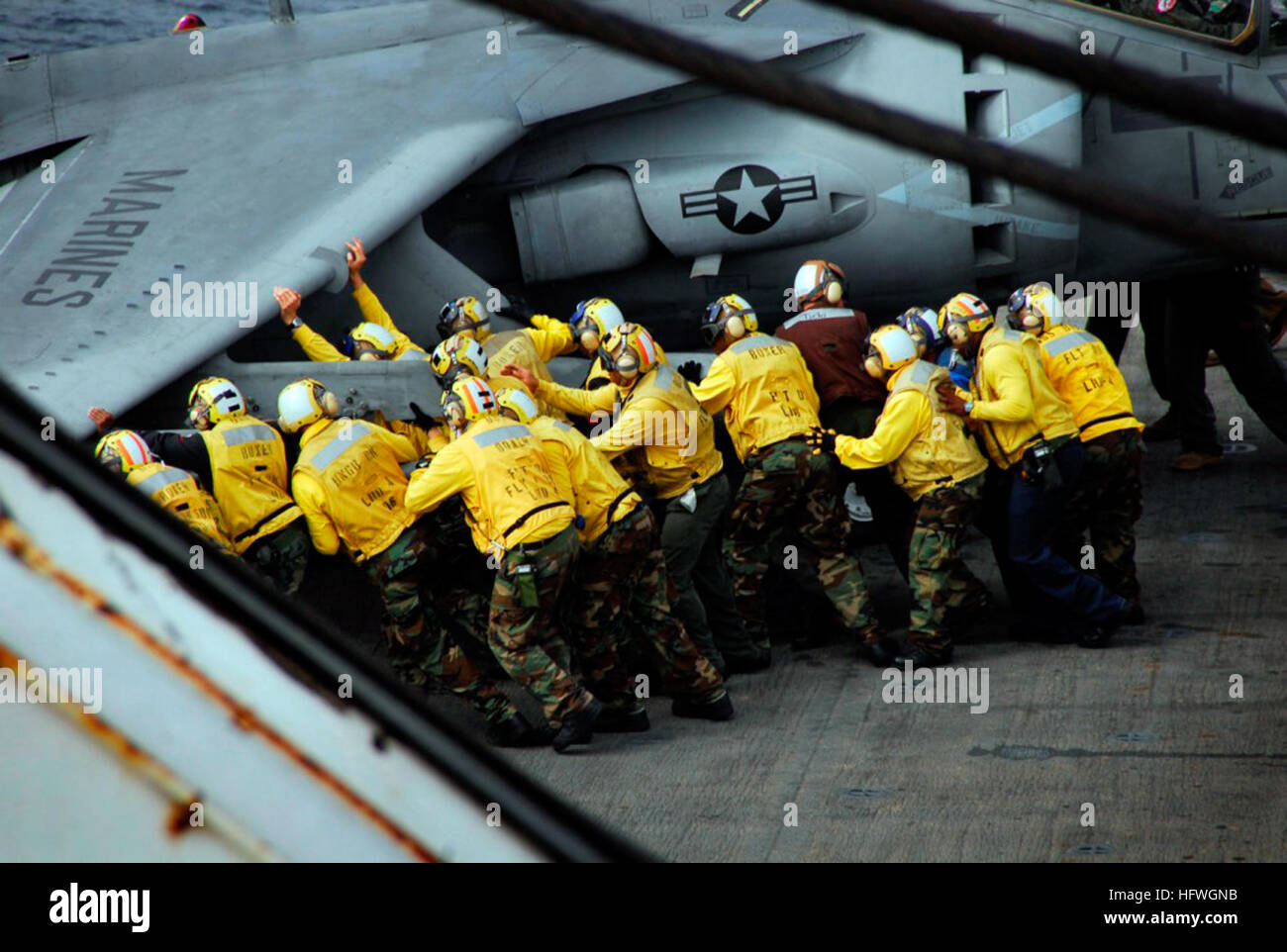 Us navy deck crew members hi-res stock photography and images - Alamy