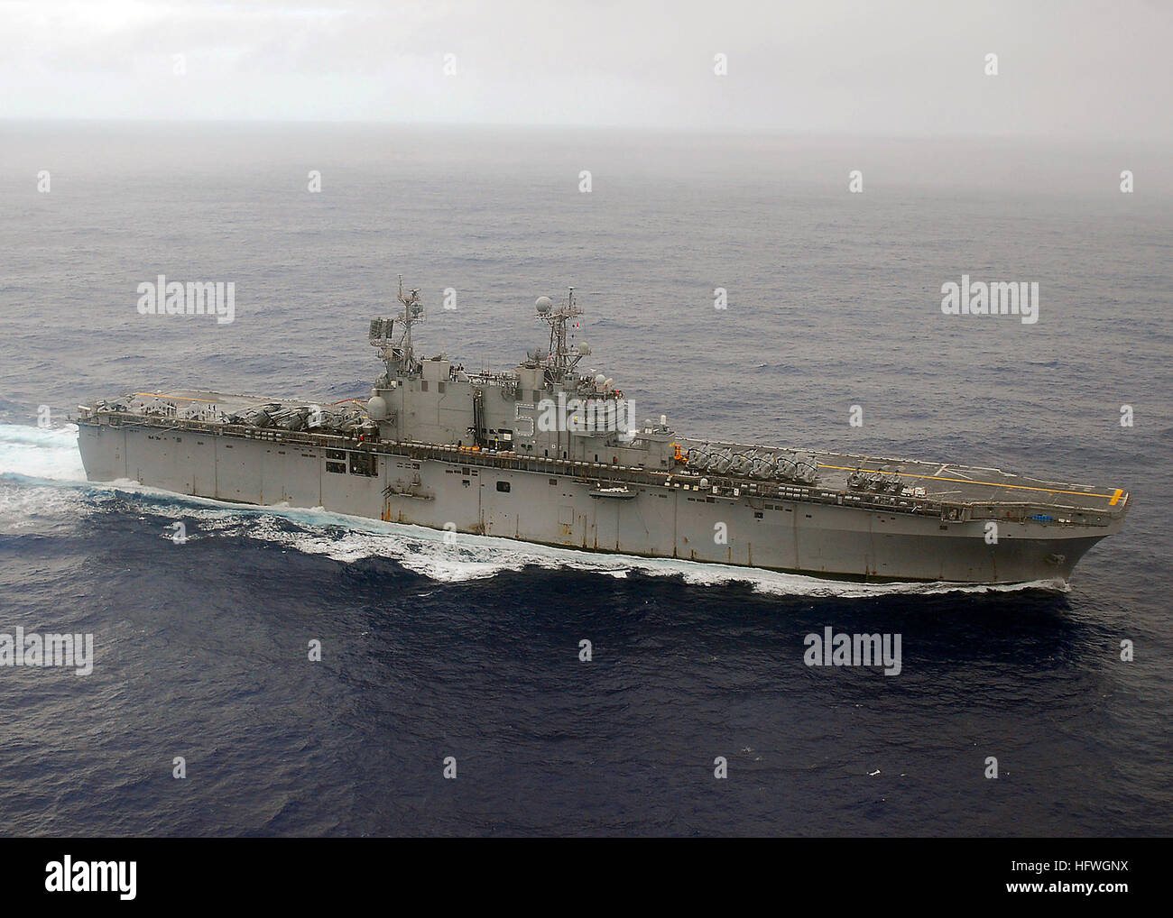 081101-N-5148B-008 PACIFIC OCEAN (Nov. 1, 2008) The Tarawa-class ...
