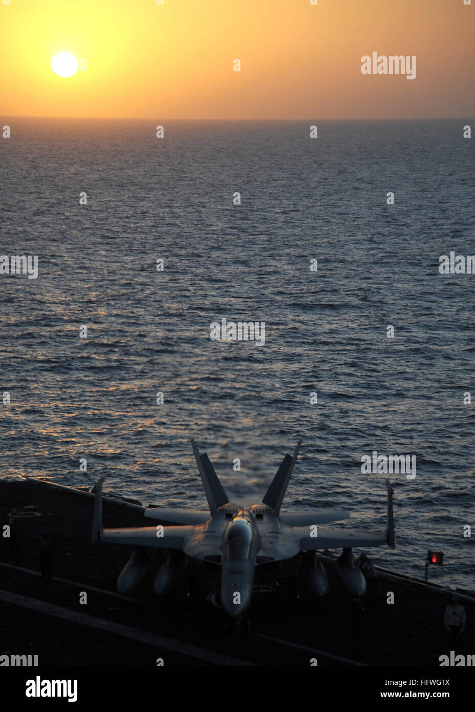 F 18 hornet carrier sunset hi-res stock photography and images - Alamy