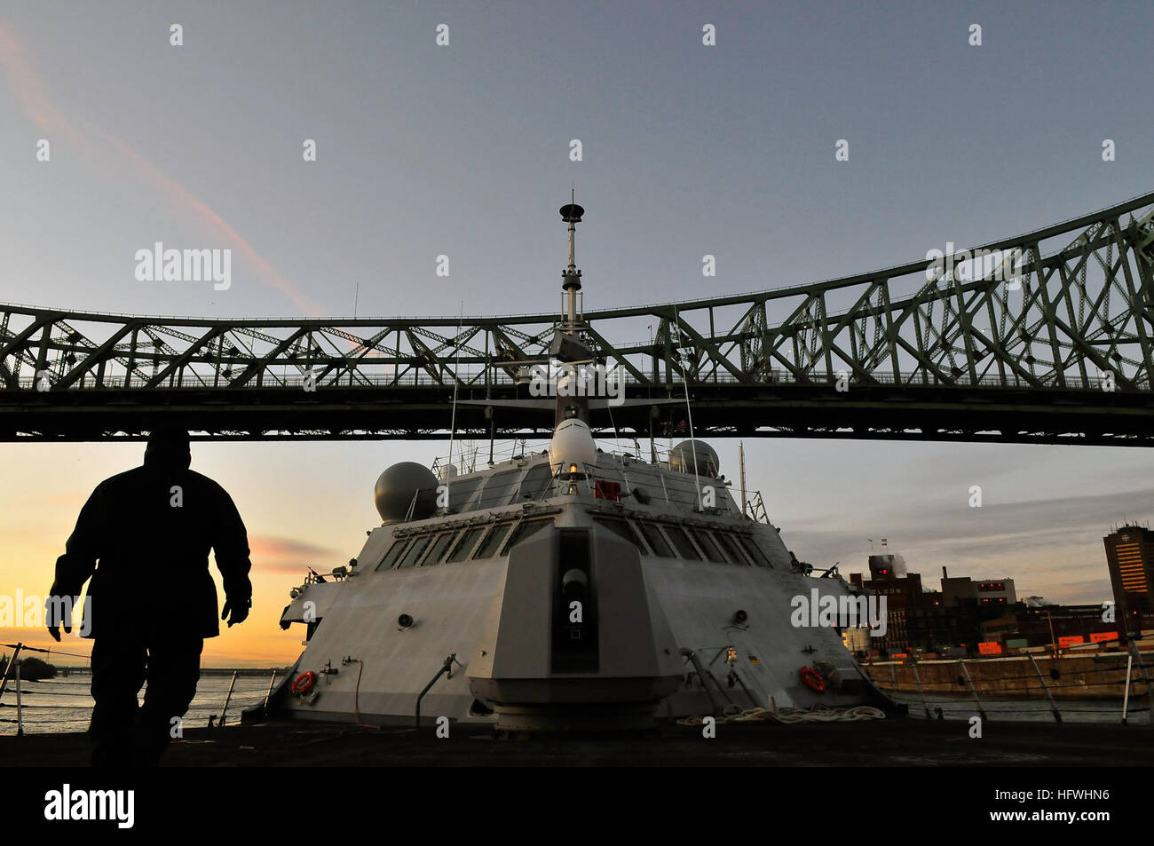 081121-N-5758H-142 MONTREAL (Nov. 21, 2008) The littoral combat ship ...