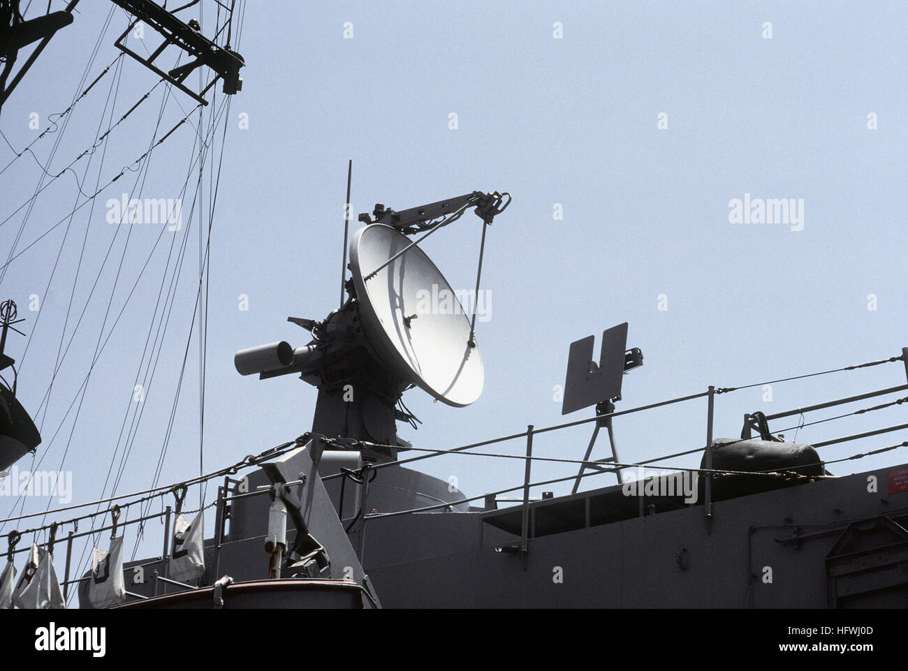 Guided-missile frigate USS Brooke (FFG-1) features an AN/SPG-51C ...
