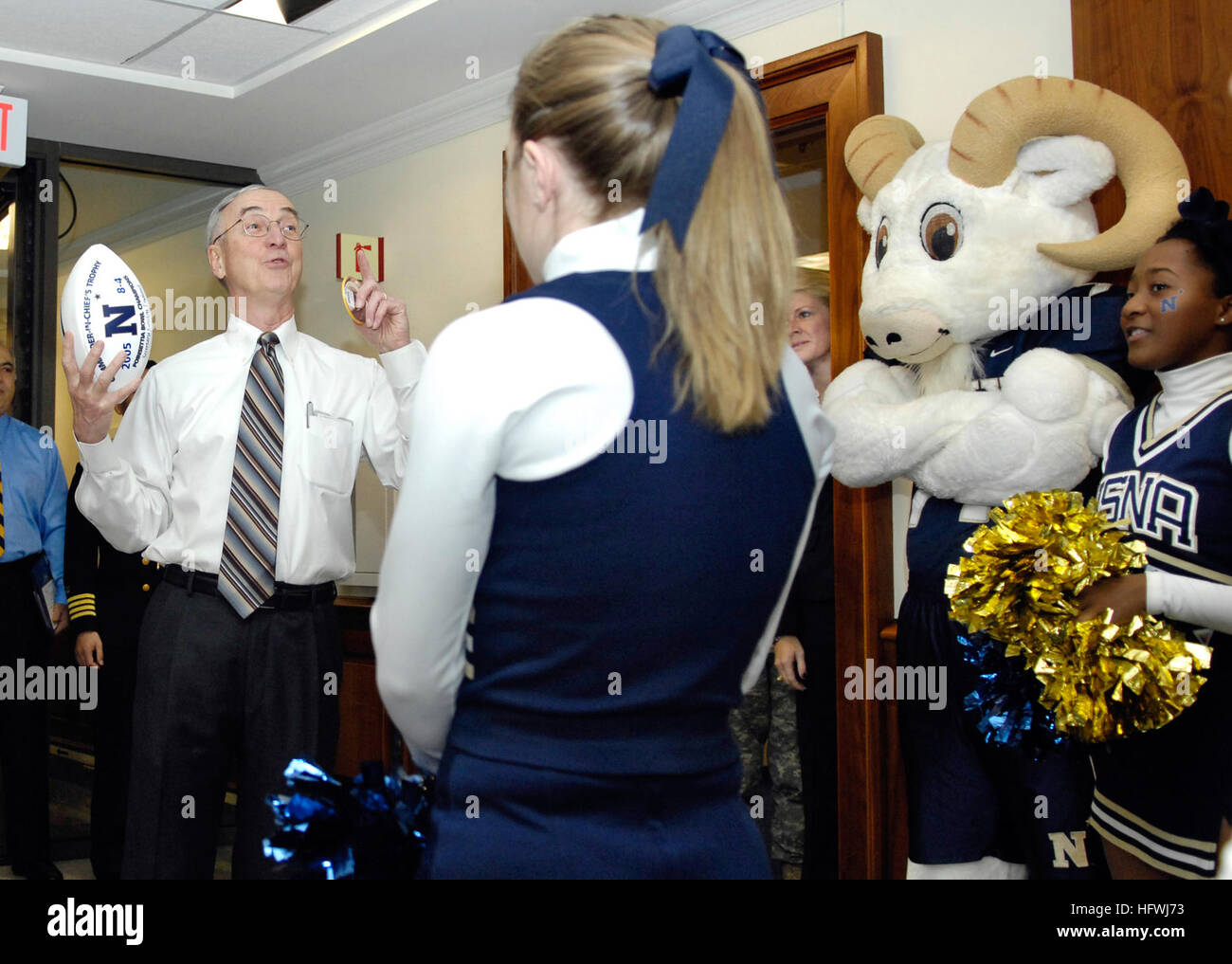 U s naval academy cheerleaders hi-res stock photography and images - Alamy