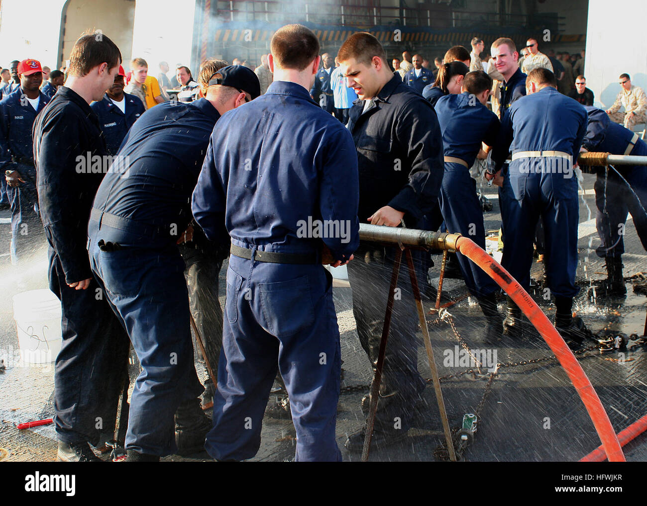 081214-N-6423H-112 PERSIAN GULF (Dec. 14, 2008) Sailors test pipe ...