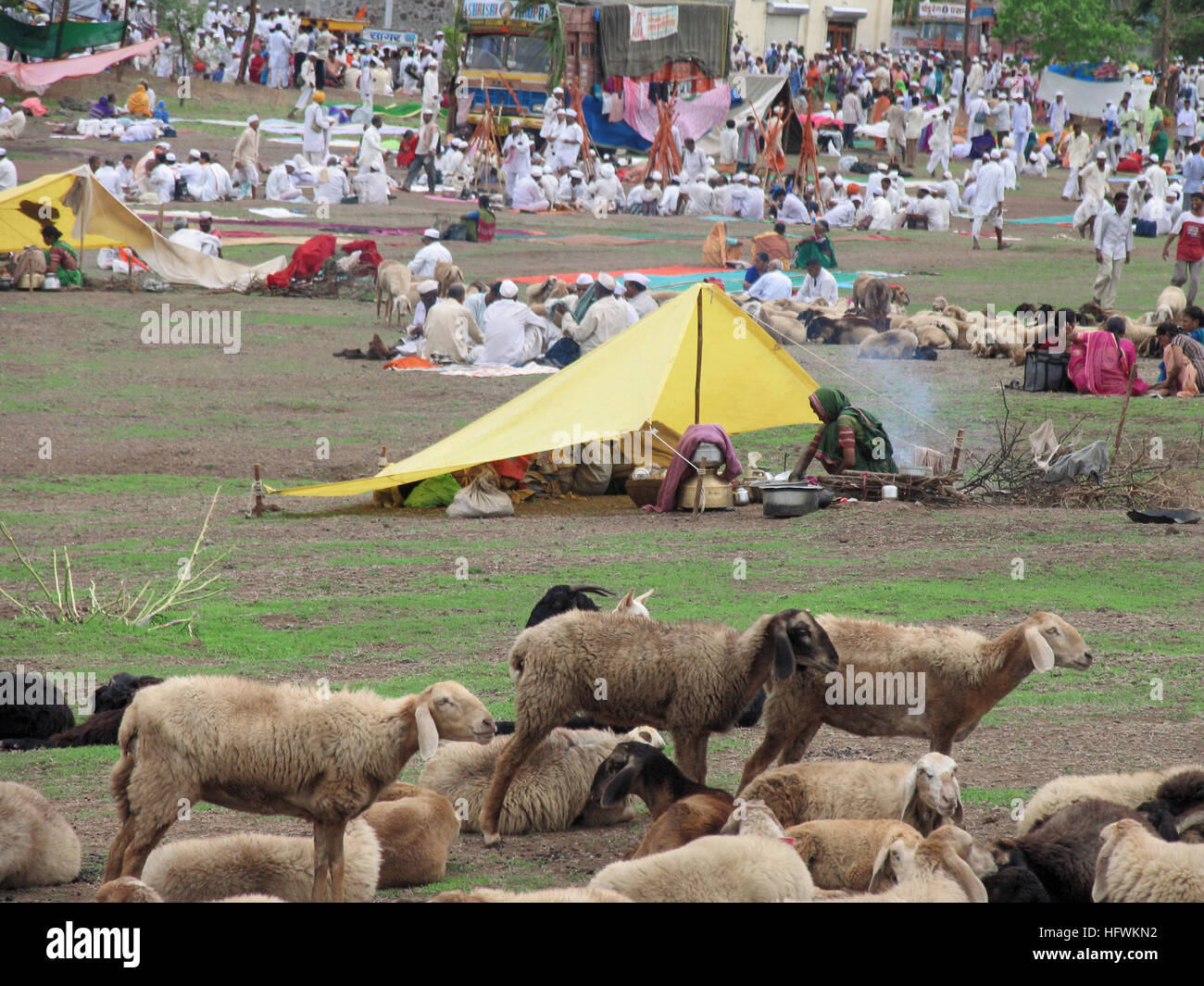Warkaris or pilgrims, Pandharpur Yatra at Alandi, Maharashtra, India ...