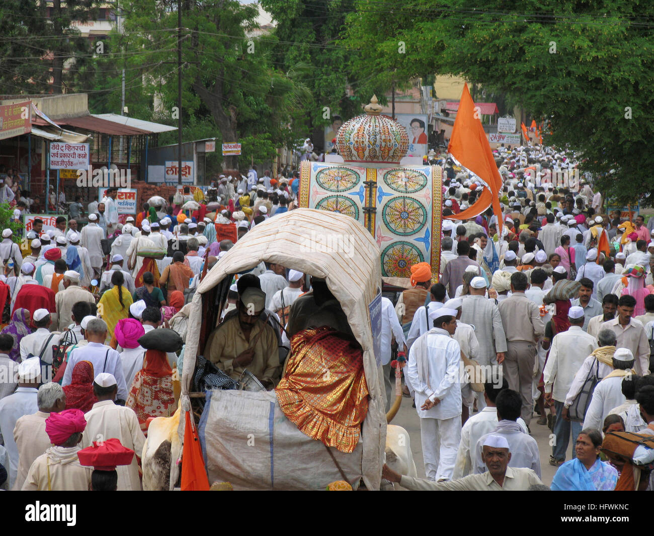 Warkaris or pilgrims, Pandharpur Yatra at Alandi, Maharashtra, India ...