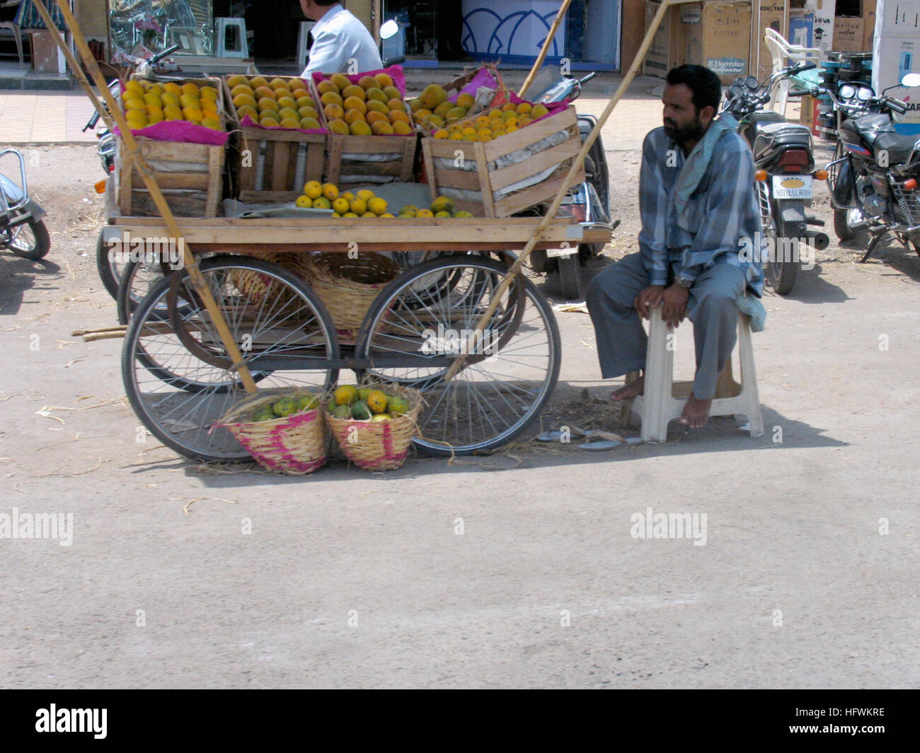 Mangoes for sale in local market, Pune, Maharashtra, India Stock Photo ...