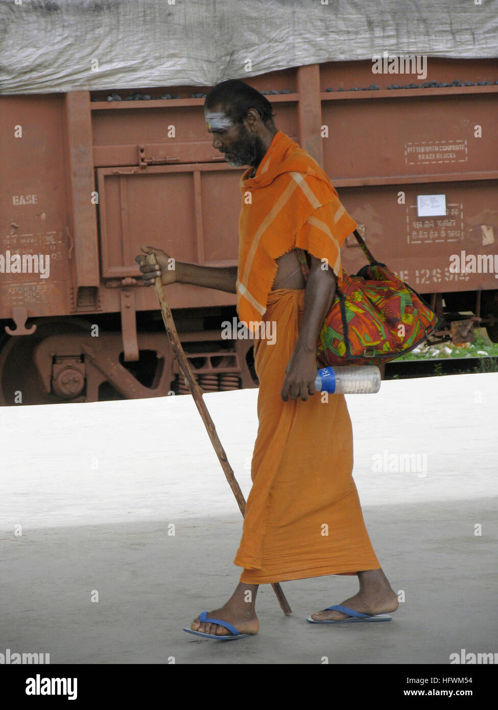 Indian old man priest sadhu hi-res stock photography and images - Alamy