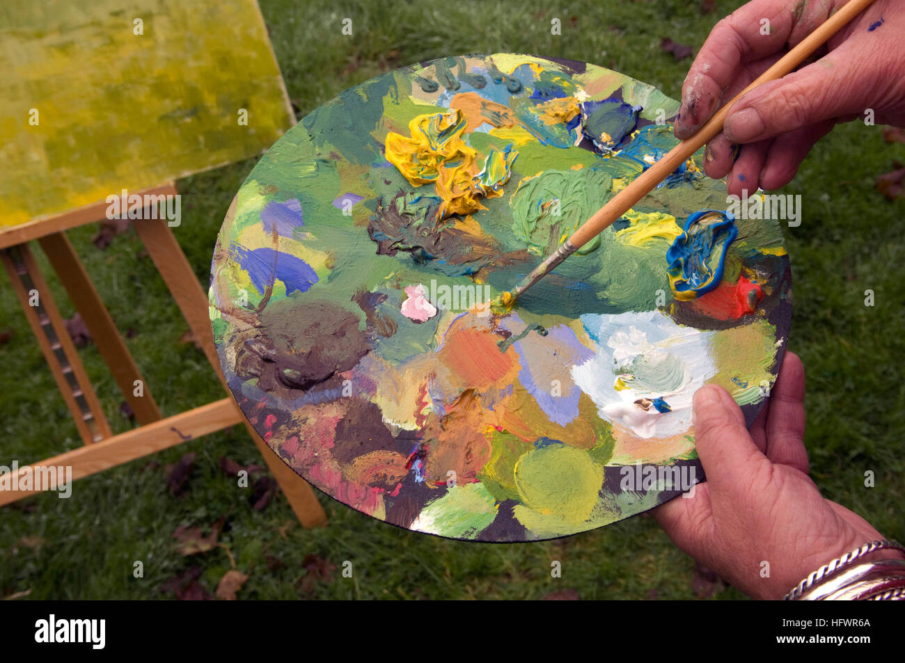 Watercolour paints brushes palettes hi-res stock photography and images ...