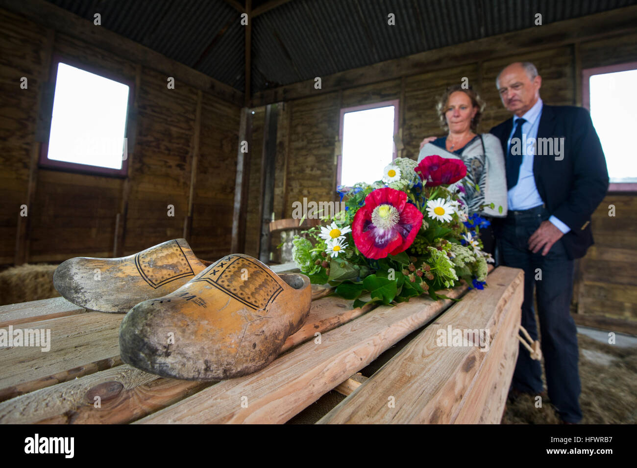 Sad family funeral hi-res stock photography and images - Alamy