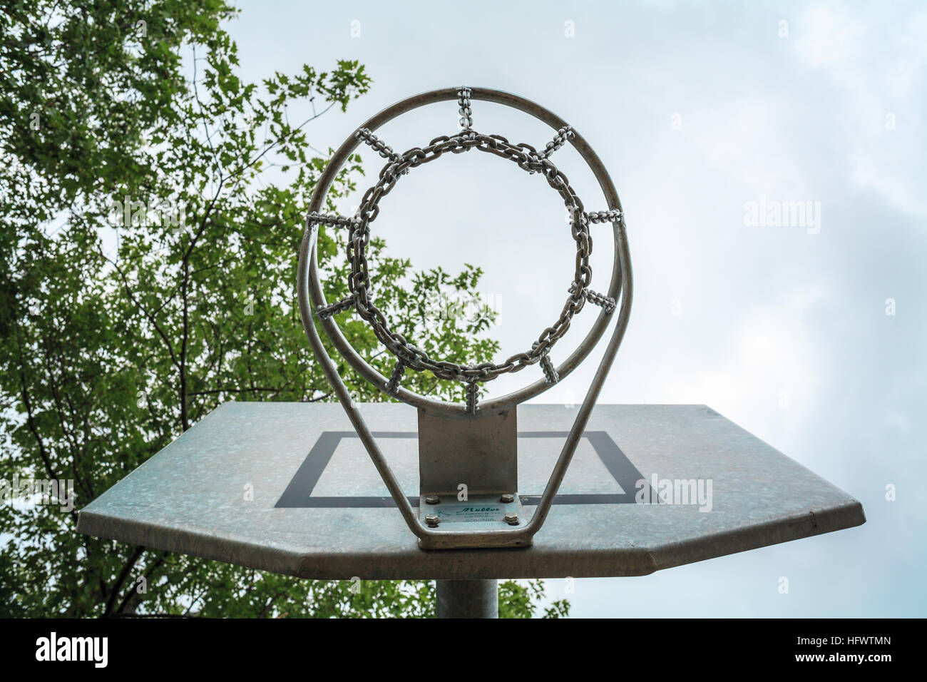 Low Angle View Of Basketball Hoop Stock Photo - Alamy