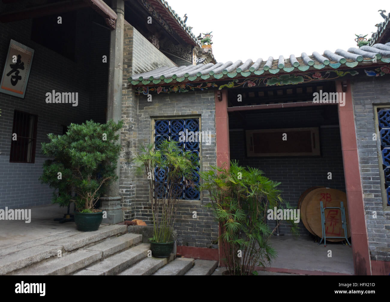Chinese temple yard hi-res stock photography and images - Alamy