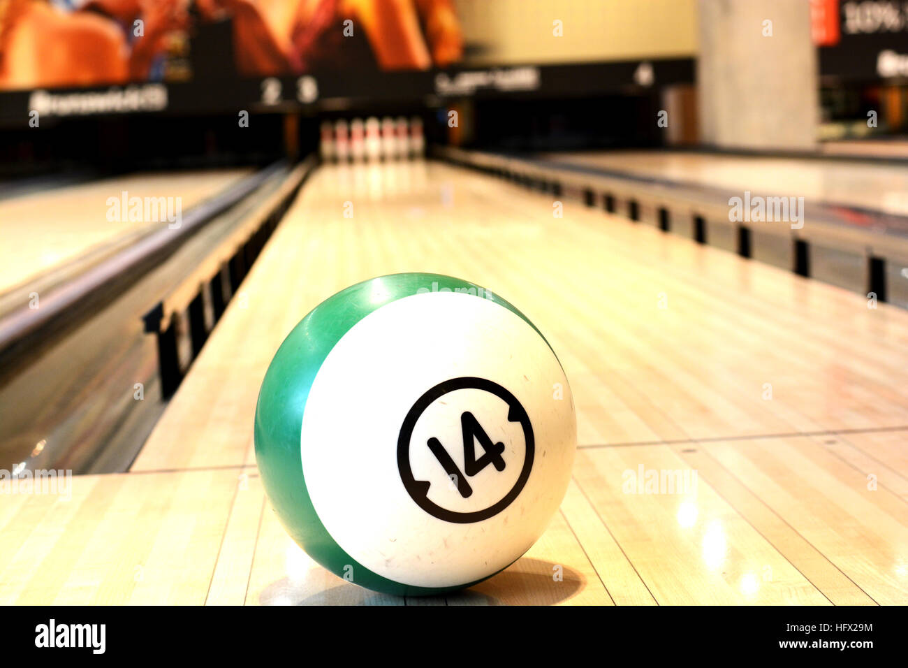 Bowling alley pins hi-res stock photography and images - Alamy